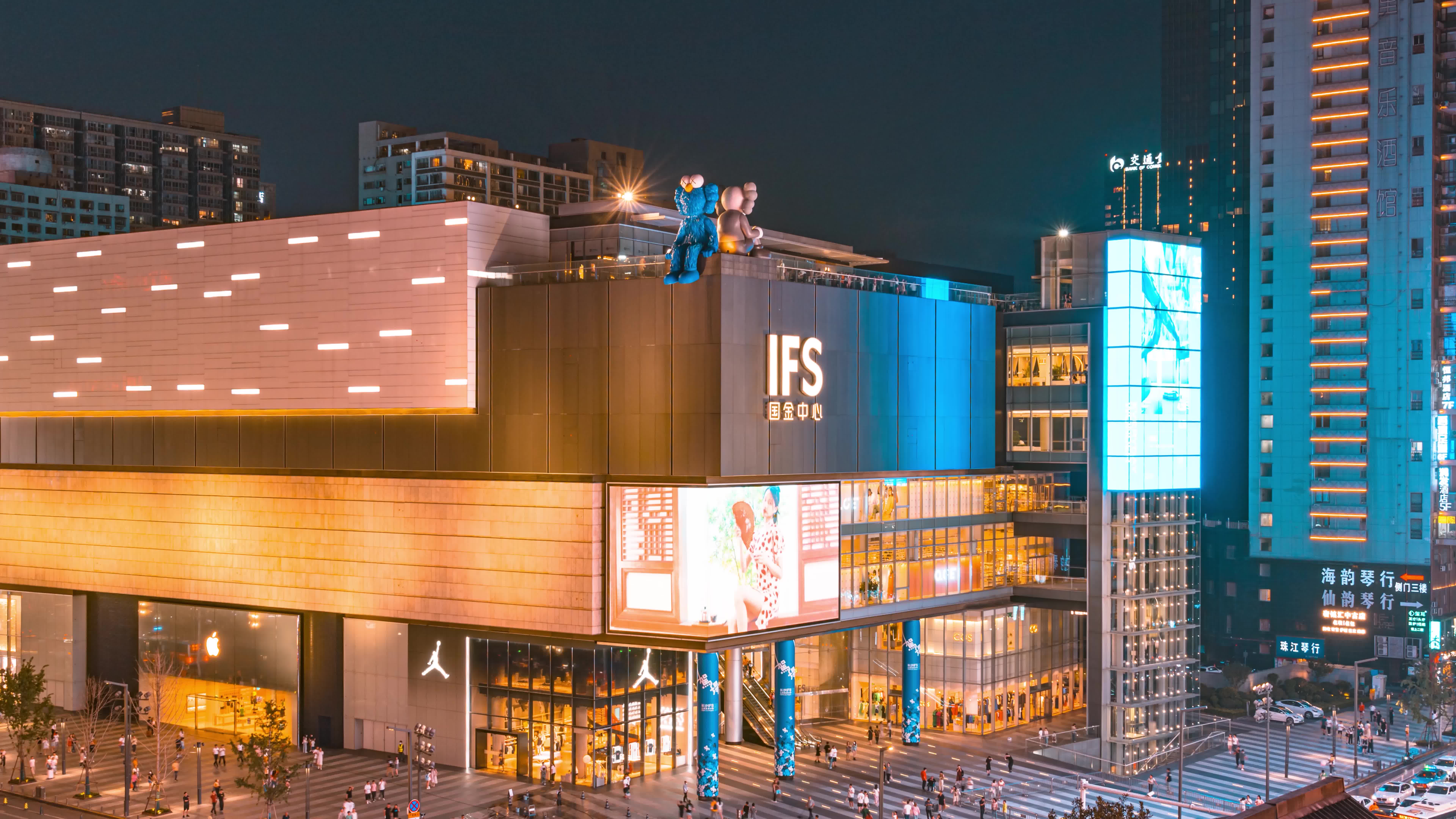 8K湖南长沙国际金融中心IFS商圈人流延时视频特效素材-千库网