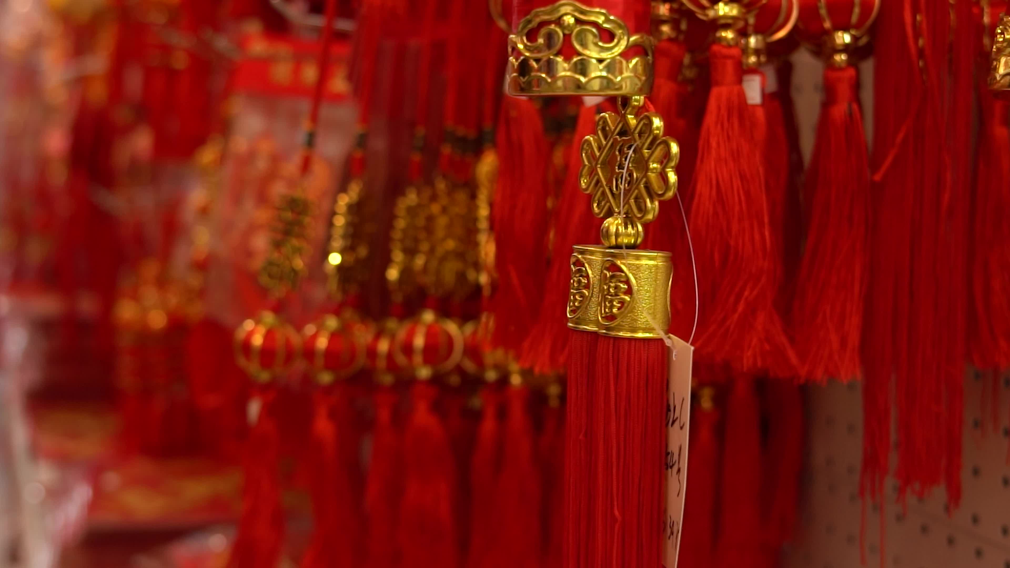 新年氛围新年红色挂件摆件实拍视频视频特效素材-千库网