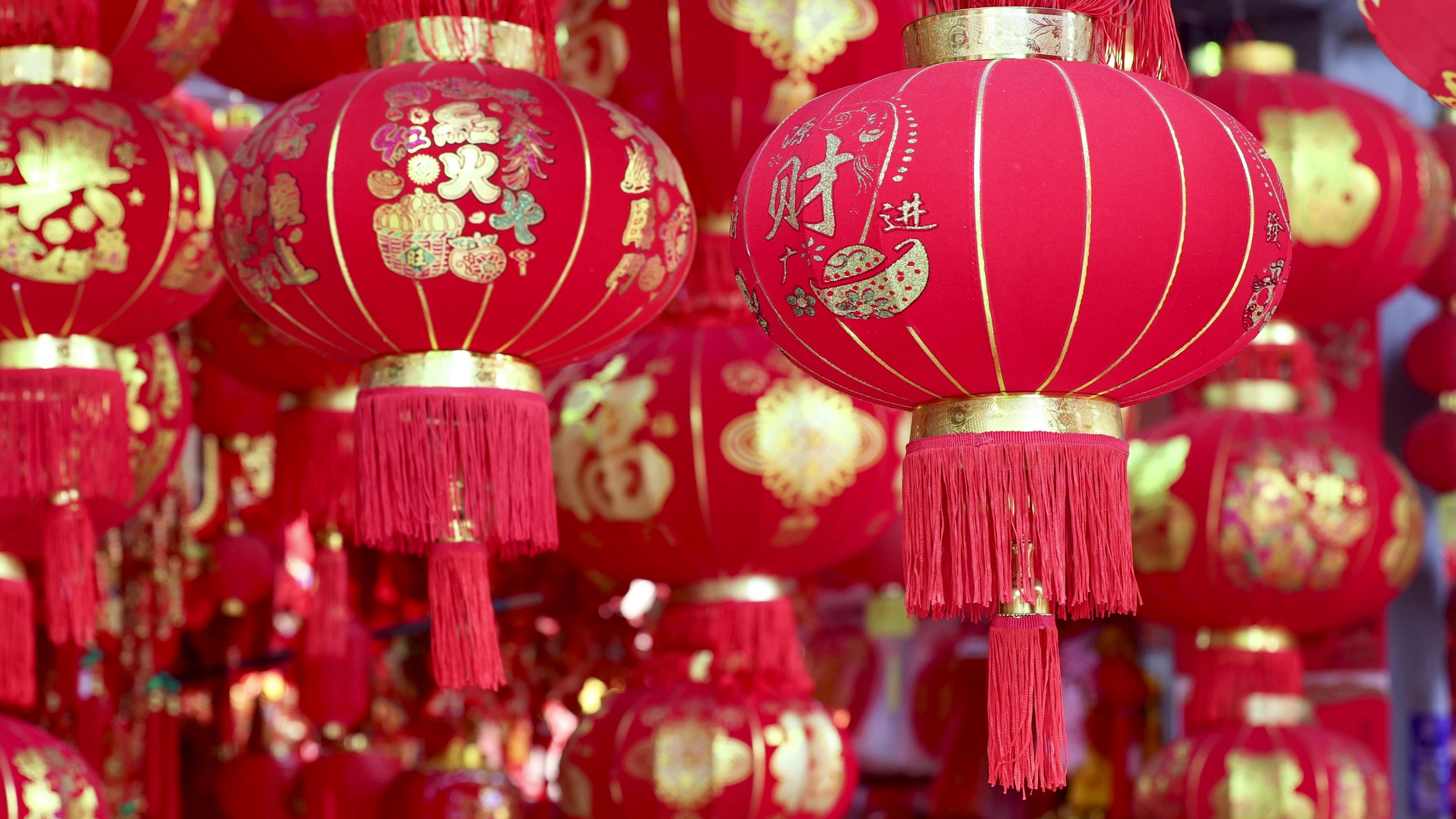 4K实拍新年气氛年味新年快乐挂件灯笼平安福视频特效素材-千库网