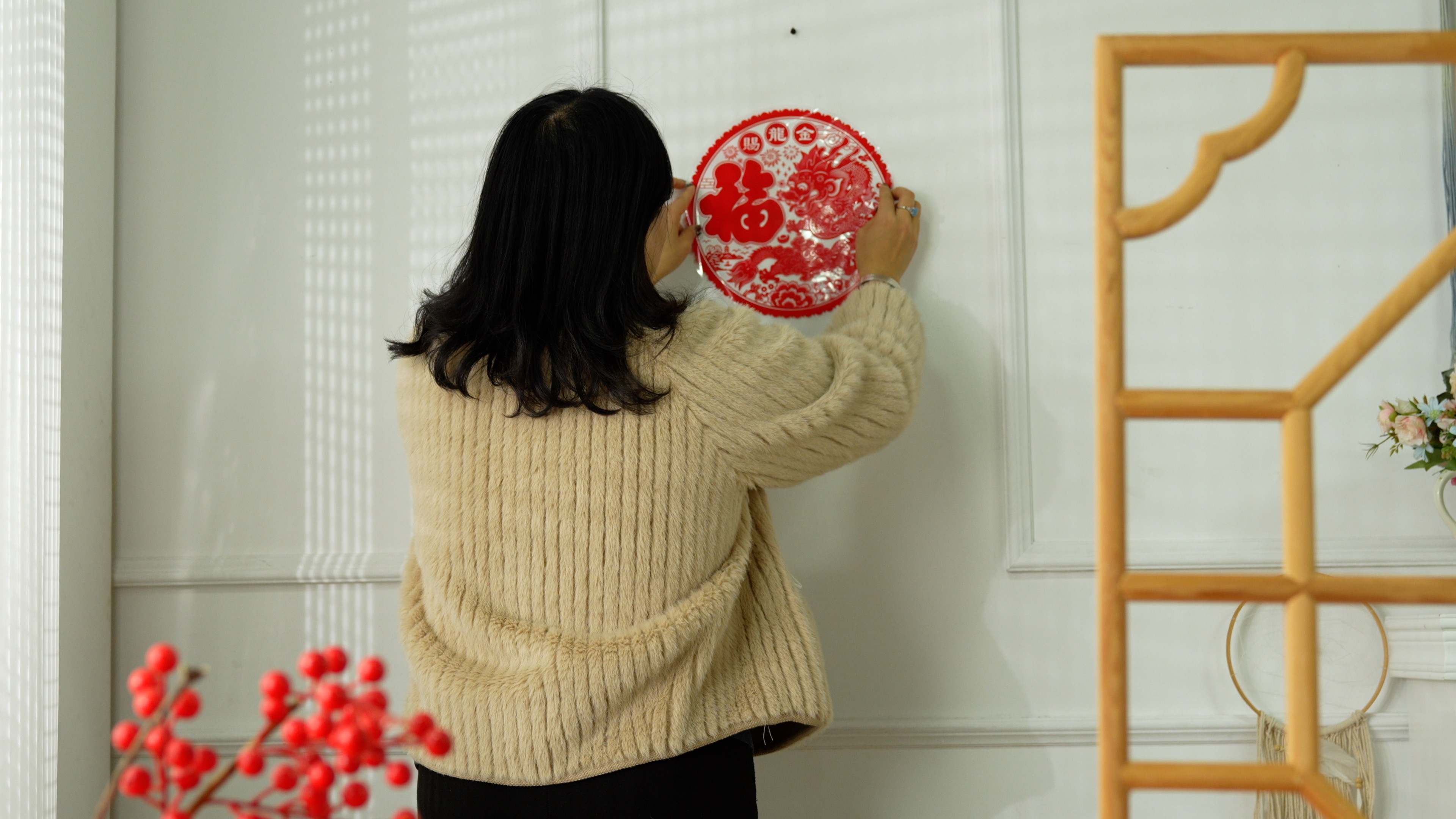 新年氛围过年贴福字实拍视频4k视频特效素材-千库网