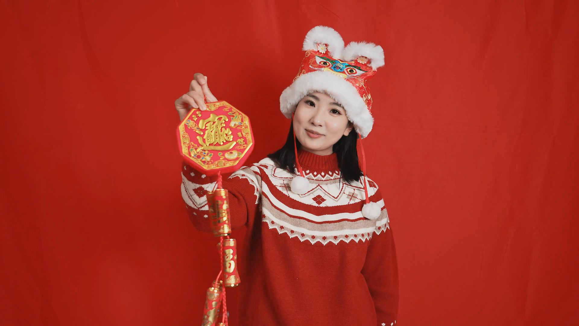 4K唯美高画质2025新年女孩送福实拍视频素材视频特效素材-千库网