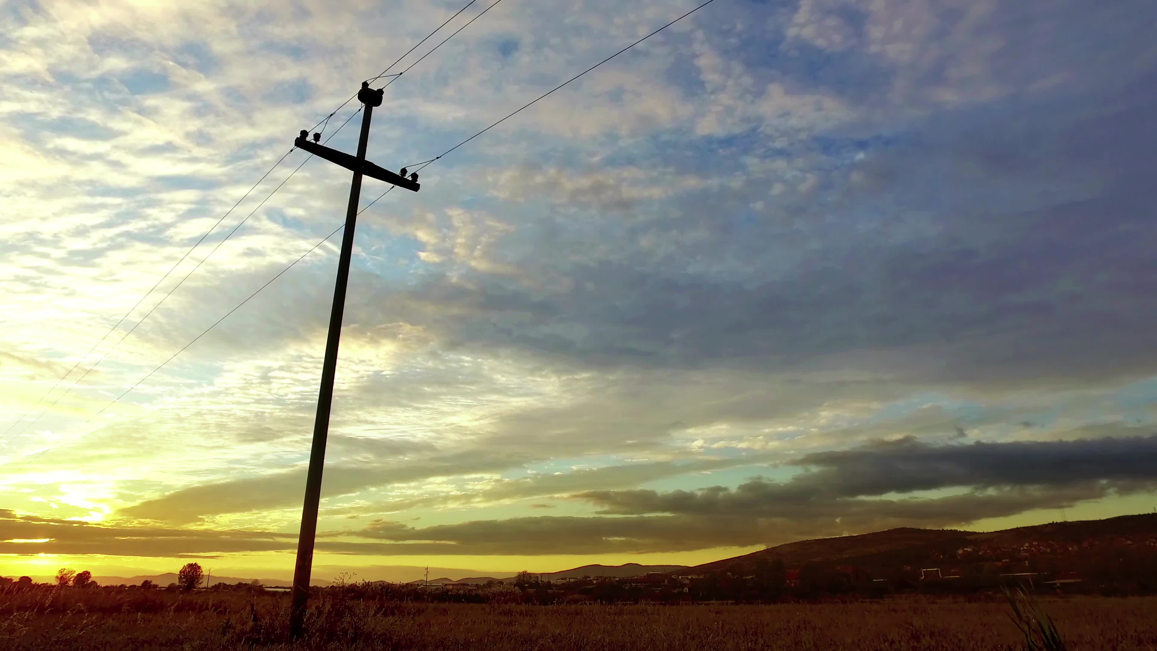 日落时分的电线杆和电线视频特效素材-千库网